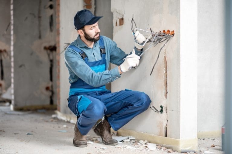Electrical Spotters: Job Description, Duties, Requirements